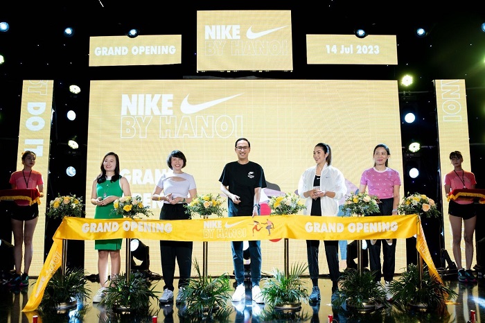 Nike ACFC tưng bừng khai trương cửa hàng “bản địa hóa” đầu tiên tại ...